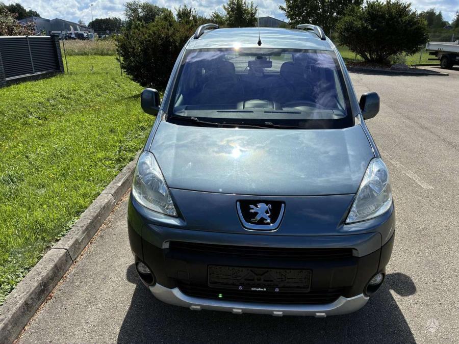 Grey Peugeot Partner 2009 in Siauliai, with an engine capacity of 1.56 L and mileage of 261 thousand km for 2950 €, photo 9 on AUTOMOTO.COM.LV