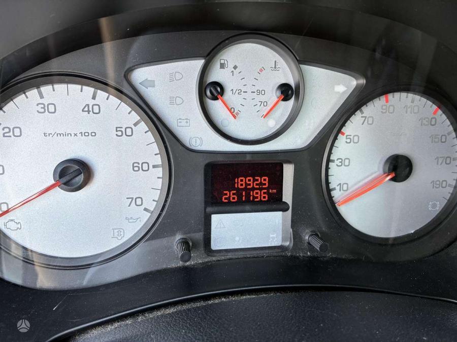 Grey Peugeot Partner 2009 in Siauliai, with an engine capacity of 1.56 L and mileage of 261 thousand km for 2950 €, photo 14 on AUTOMOTO.COM.LV