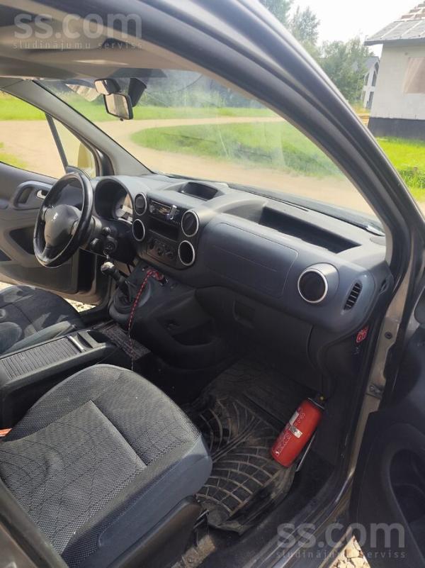Pelēks Peugeot Partner 2009 Jelgava, ar dzinēja tilpumu 1.60 L un nobraukumu 417 tūkst. km par 1350 €, foto 5 vietnē AUTOMOTO.COM.LV
