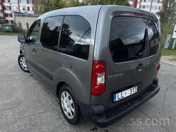 Pelēks Peugeot Partner 2009 Daugavpils, ar dzinēja tilpumu 1.60 L un nobraukumu 299 tūkst. km par 1950 €, foto 6 vietnē AUTOMOTO.COM.LV