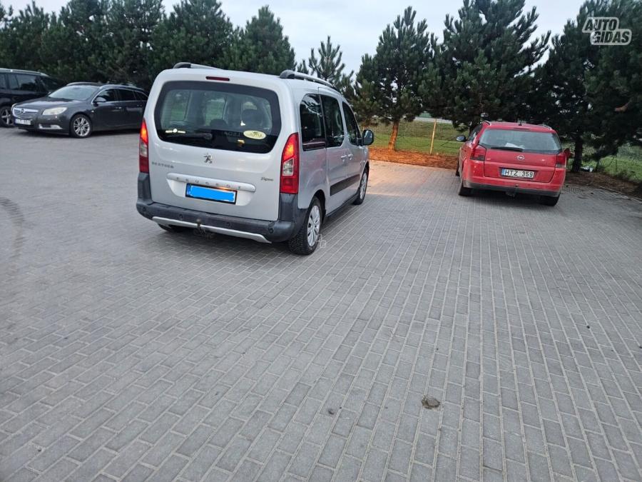 Pelēks Peugeot Partner 2009 Vilkaviškis, ar dzinēja tilpumu 1.60 L un nobraukumu 0 tūkst. km par 1500 €, foto 5 vietnē AUTOMOTO.COM.LV