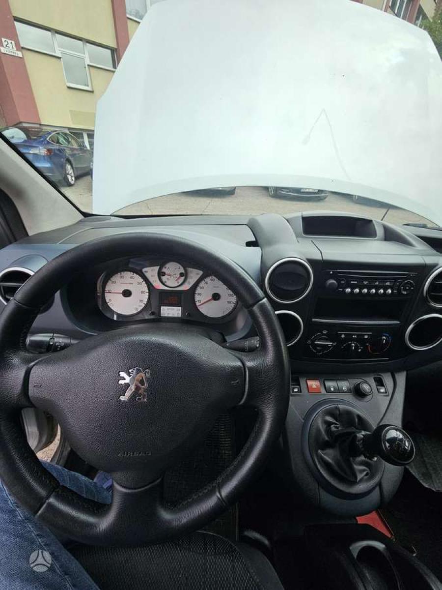 Grey Peugeot Partner 2011 in Vilnius, with an engine capacity of 1.56 L and mileage of 263 thousand km for 2000 €, photo 11 on AUTOMOTO.COM.LV
