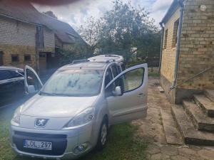 Grey Peugeot Partner 2011 in Kelme, with an engine capacity of 1.56 L and mileage of 267 thousand km for 3100 €, photo  on AUTOMOTO.COM.LV