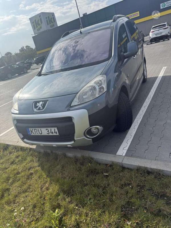 Grey Peugeot Partner 2011 in Kaunas, with an engine capacity of 1.56 L and mileage of 268 thousand km for 2850 €, photo 1 on AUTOMOTO.COM.LV