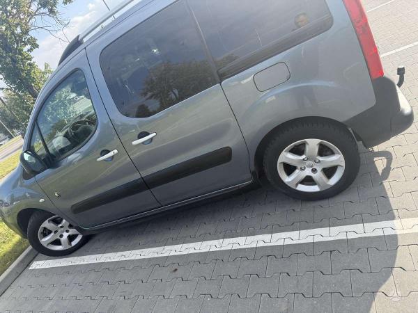Grey Peugeot Partner 2011 in Kaunas, with an engine capacity of 1.56 L and mileage of 268 thousand km for 2850 €, photo 3 on AUTOMOTO.COM.LV