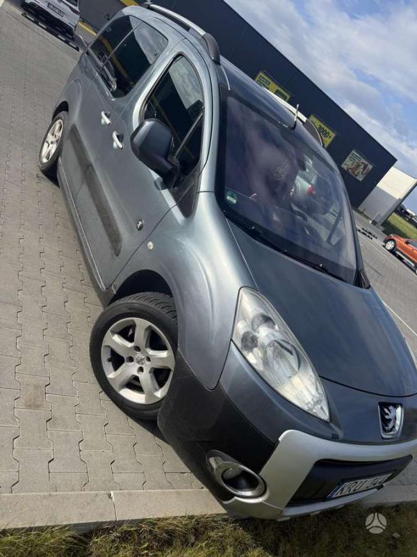 Grey Peugeot Partner 2011 in Kaunas, with an engine capacity of 1.56 L and mileage of 268 thousand km for 2850 €, photo 4 on AUTOMOTO.COM.LV