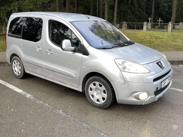 Grey Peugeot Partner 2012 in Silale, with an engine capacity of 1.56 L and mileage of 351 thousand km for 1700 €, photo 1 on AUTOMOTO.COM.LV