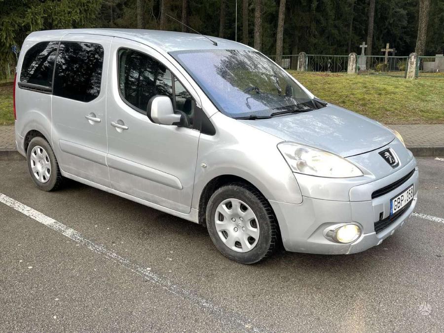 Grey Peugeot Partner 2012 in Silale, with an engine capacity of 1.56 L and mileage of 351 thousand km for 1700 €, photo 1 on AUTOMOTO.COM.LV