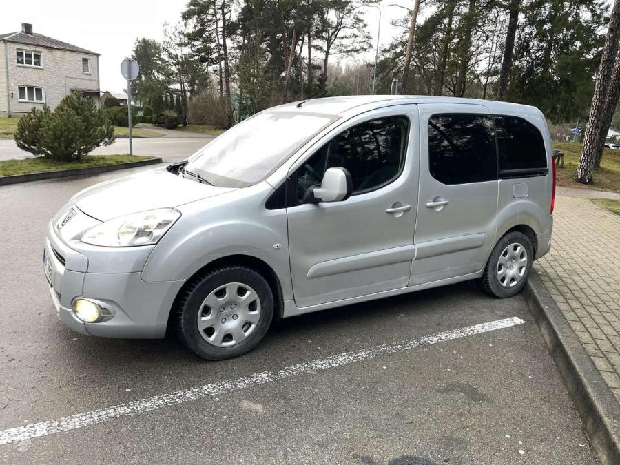 Grey Peugeot Partner 2012 in Silale, with an engine capacity of 1.56 L and mileage of 351 thousand km for 1700 €, photo 12 on AUTOMOTO.COM.LV