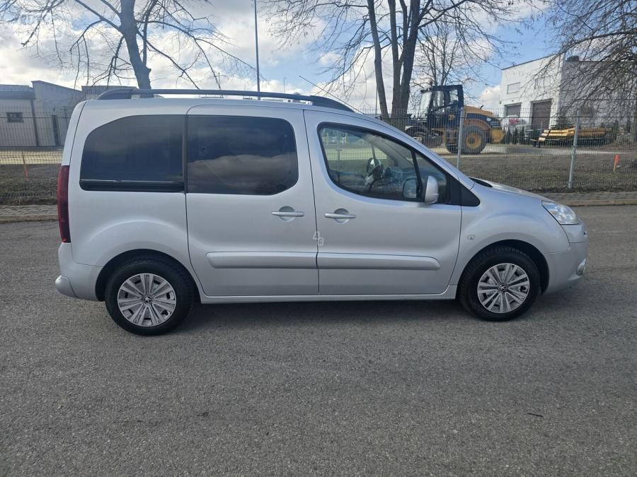 Grey Peugeot Partner 2012 in Marijampole, with an engine capacity of 1.60 L and mileage of 209 thousand km for 3650 €, photo 4 on AUTOMOTO.COM.LV