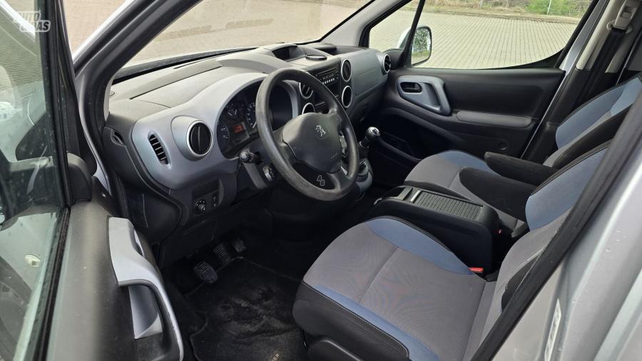 Pelēks Peugeot Partner 2012 Marijampole, ar dzinēja tilpumu 1.60 L un nobraukumu 209 tūkst. km par 3300 €, foto 9 vietnē AUTOMOTO.COM.LV