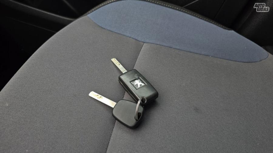 Pelēks Peugeot Partner 2012 Marijampole, ar dzinēja tilpumu 1.60 L un nobraukumu 209 tūkst. km par 3300 €, foto 16 vietnē AUTOMOTO.COM.LV