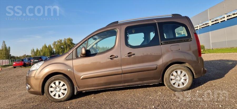 Pelēks Peugeot Partner 2012 Daugavpils, ar dzinēja tilpumu 1.60 L un nobraukumu 322 tūkst. km par 3950 €, foto 3 vietnē AUTOMOTO.COM.LV