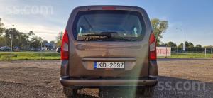 Pelēks Peugeot Partner 2012 Daugavpils, ar dzinēja tilpumu 1.60 L un nobraukumu 322 tūkst. km par 3950 €, foto 5 vietnē AUTOMOTO.COM.LV