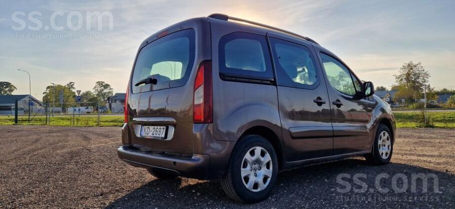 Pelēks Peugeot Partner 2012 Daugavpils, ar dzinēja tilpumu 1.60 L un nobraukumu 322 tūkst. km par 3950 €, foto 6 vietnē AUTOMOTO.COM.LV
