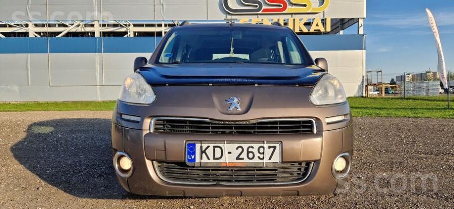 Pelēks Peugeot Partner 2012 Daugavpils, ar dzinēja tilpumu 1.60 L un nobraukumu 322 tūkst. km par 3950 €, foto 9 vietnē AUTOMOTO.COM.LV