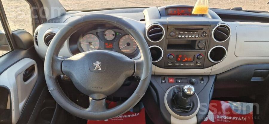 Pelēks Peugeot Partner 2012 Daugavpils, ar dzinēja tilpumu 1.60 L un nobraukumu 322 tūkst. km par 3950 €, foto 11 vietnē AUTOMOTO.COM.LV