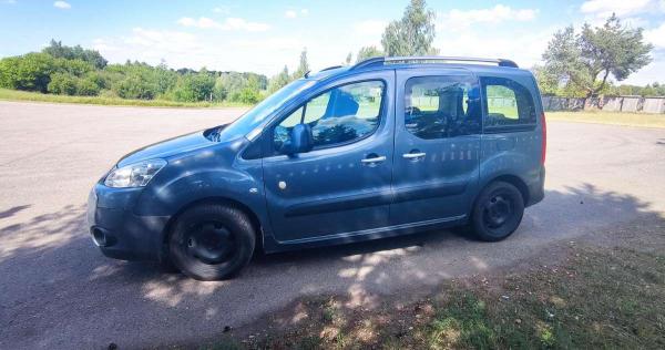 Grey Peugeot Partner 2012 in Panevezys, with an engine capacity of 1.56 L and mileage of 446 thousand km for 2500 €, photo 2 on AUTOMOTO.COM.LV
