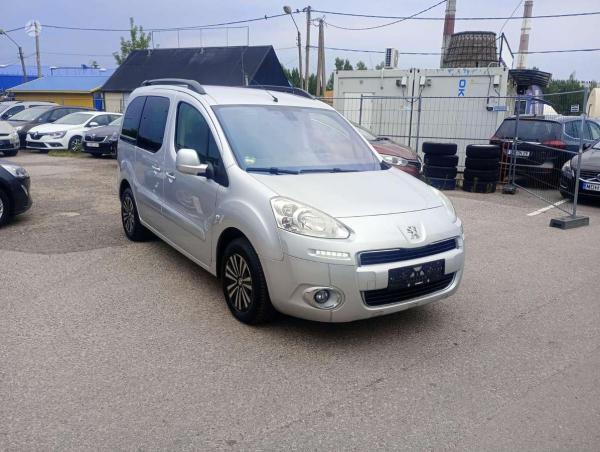 Grey Peugeot Partner 2012 in Kaunas, with an engine capacity of 1.59 L and mileage of 240 thousand km for 3350 €, photo 1 on AUTOMOTO.COM.LV