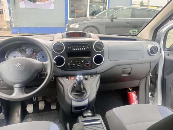 Grey Peugeot Partner 2012 in Kaunas, with an engine capacity of 1.59 L and mileage of 240 thousand km for 3350 €, photo 10 on AUTOMOTO.COM.LV