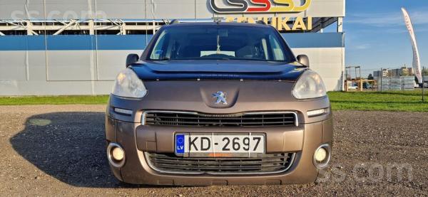 Grey Peugeot Partner 2012 in Daugavpils, with an engine capacity of 1.60 L and mileage of 322 thousand km for 3950 €, photo 9 on AUTOMOTO.COM.LV