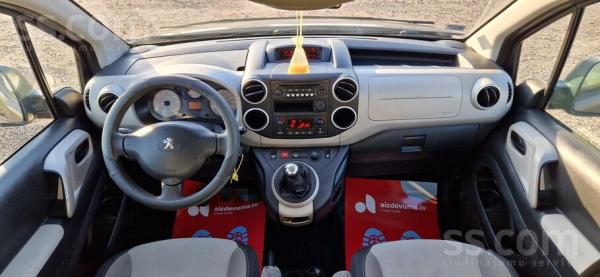 Grey Peugeot Partner 2012 in Daugavpils, with an engine capacity of 1.60 L and mileage of 322 thousand km for 3950 €, photo 10 on AUTOMOTO.COM.LV