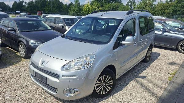 Pelēks Peugeot Partner 2012 Kauņa, ar dzinēja tilpumu 1.56 L un nobraukumu 190 tūkst. km par 5200 €, foto 3 vietnē AUTOMOTO.COM.LV