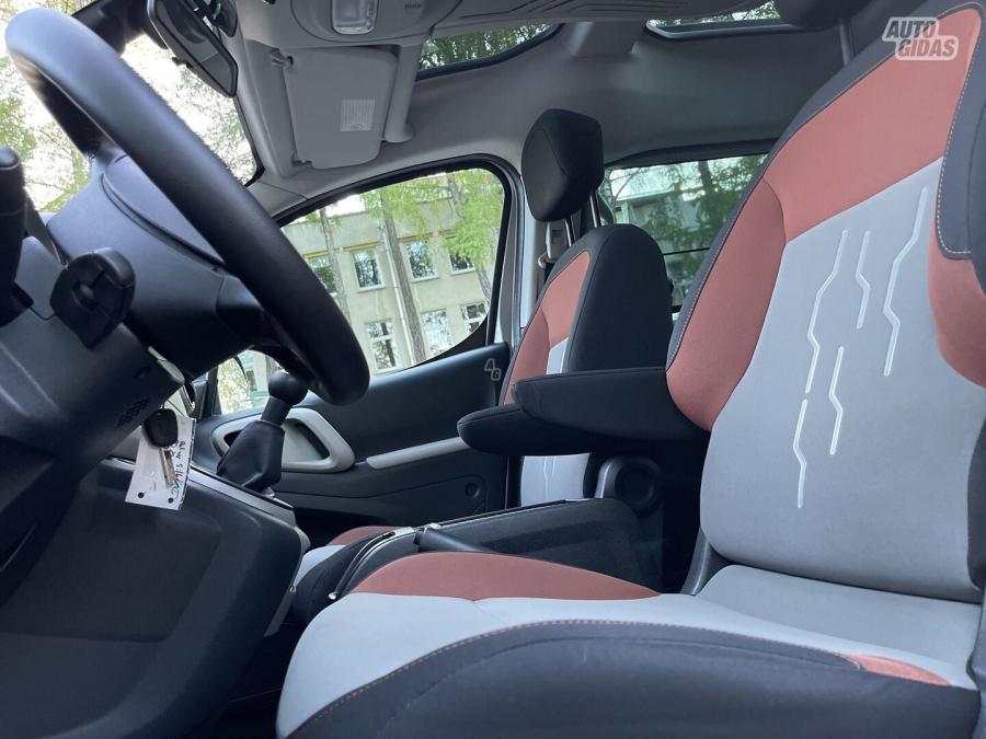 Pelēks Peugeot Partner 2013 Utena, ar dzinēja tilpumu 1.60 L un nobraukumu 249 tūkst. km par 6750 €, foto 25 vietnē AUTOMOTO.COM.LV