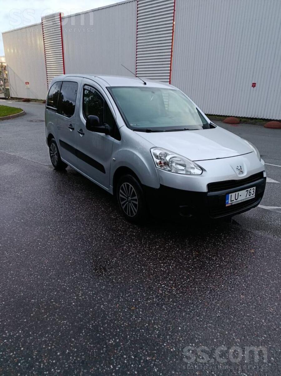 Grey Peugeot Partner 2013 in Riga, with an engine capacity of 1.60 L and mileage of 274 thousand km for 3100 €, photo 1 on AUTOMOTO.COM.LV