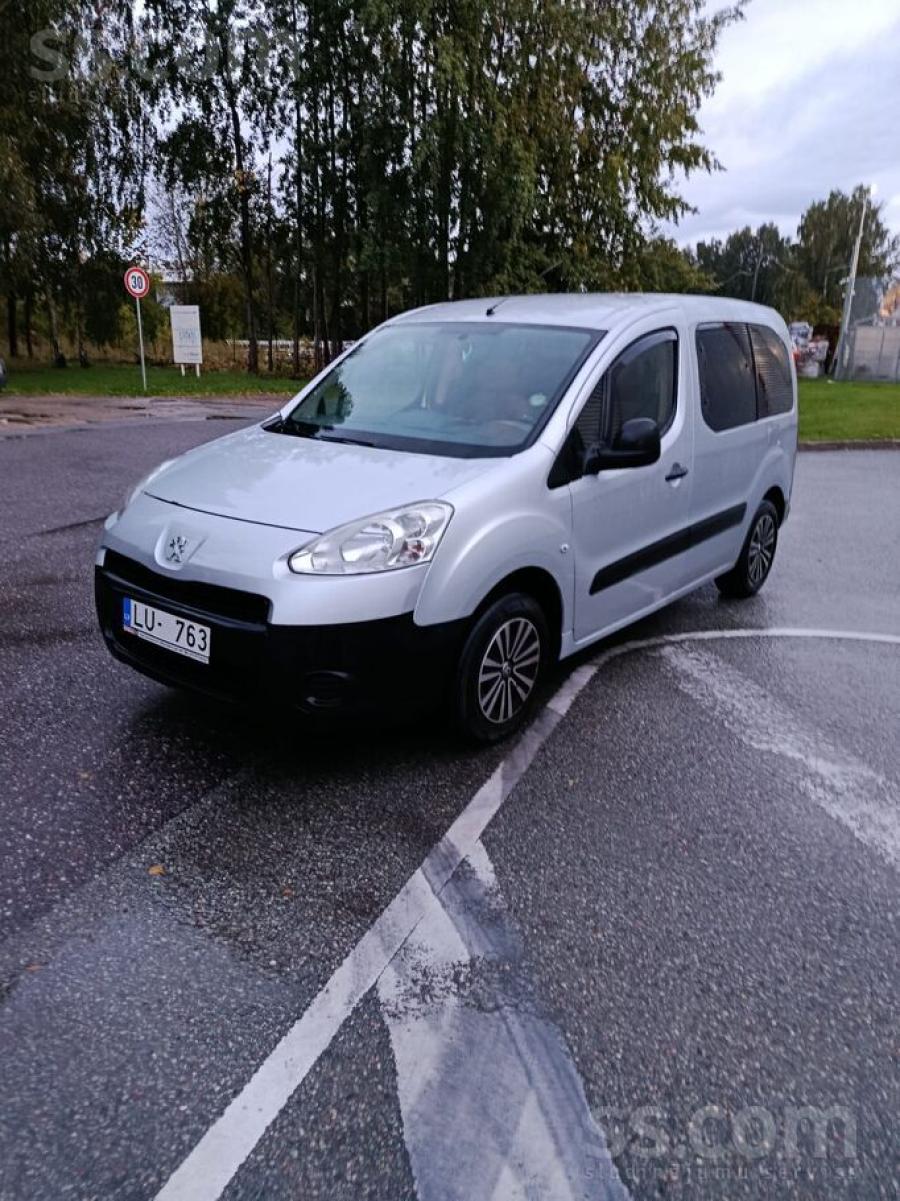 Grey Peugeot Partner 2013 in Riga, with an engine capacity of 1.60 L and mileage of 274 thousand km for 3100 €, photo 3 on AUTOMOTO.COM.LV