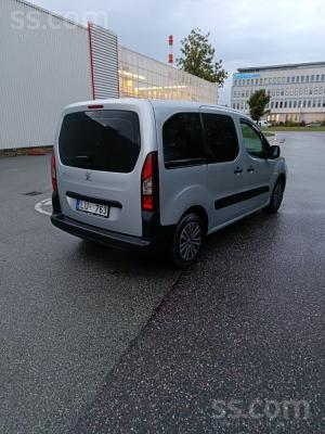 Grey Peugeot Partner 2013 in Riga, with an engine capacity of 1.60 L and mileage of 274 thousand km for 3100 €, photo 4 on AUTOMOTO.COM.LV
