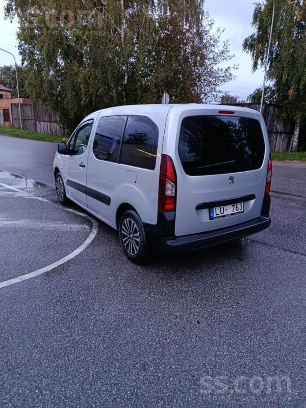 Grey Peugeot Partner 2013 in Riga, with an engine capacity of 1.60 L and mileage of 274 thousand km for 3100 €, photo 5 on AUTOMOTO.COM.LV