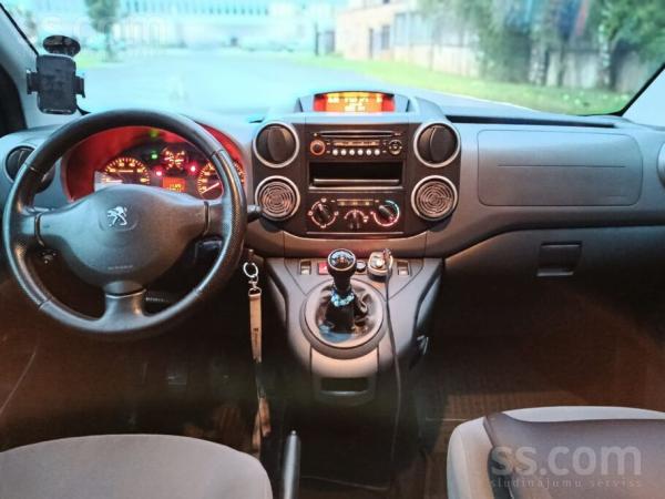 Grey Peugeot Partner 2013 in Riga, with an engine capacity of 1.60 L and mileage of 274 thousand km for 3100 €, photo 6 on AUTOMOTO.COM.LV