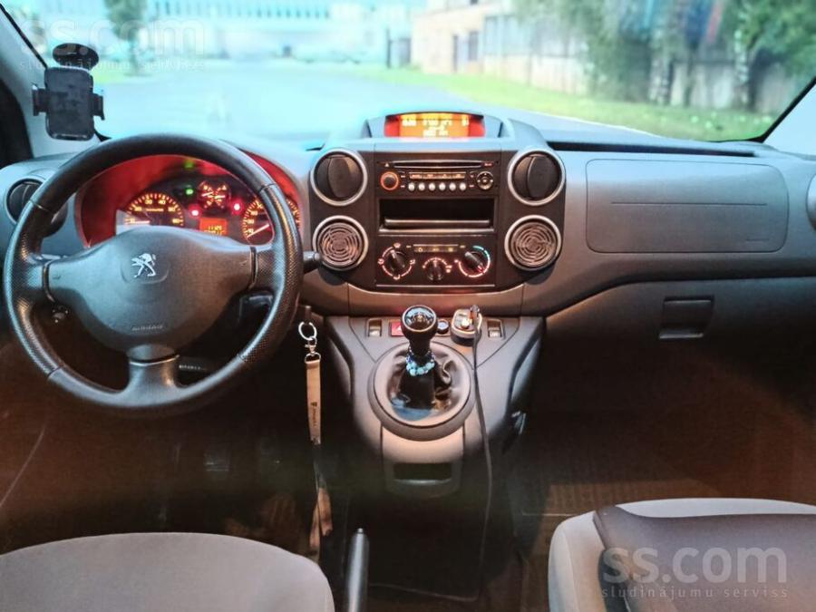 Grey Peugeot Partner 2013 in Riga, with an engine capacity of 1.60 L and mileage of 274 thousand km for 3100 €, photo 6 on AUTOMOTO.COM.LV