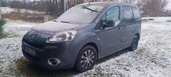 Grey Peugeot Partner 2014 in Vilnius, with an engine capacity of 1.56 L and mileage of 383 thousand km for 1250 €, photo 1 on AUTOMOTO.COM.LV