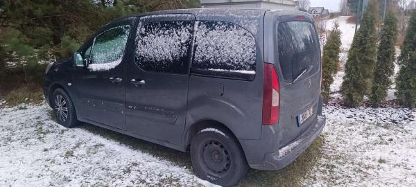 Grey Peugeot Partner 2014 in Vilnius, with an engine capacity of 1.56 L and mileage of 383 thousand km for 1250 €, photo 3 on AUTOMOTO.COM.LV