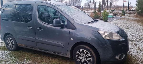 Grey Peugeot Partner 2014 in Vilnius, with an engine capacity of 1.56 L and mileage of 383 thousand km for 1250 €, photo 4 on AUTOMOTO.COM.LV