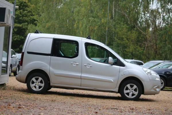 Grey Peugeot Partner 2014 in Riga, with an engine capacity of 0.00 L and mileage of 125 thousand km for 3300 €, photo 5 on AUTOMOTO.COM.LV