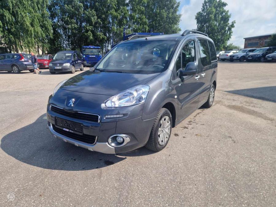 Grey Peugeot Partner 2015 in Ukmerge, with an engine capacity of 1.56 L and mileage of 200 thousand km for 4950 €, photo 1 on AUTOMOTO.COM.LV