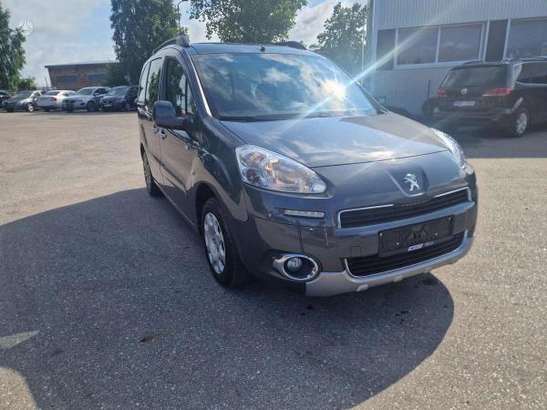 Grey Peugeot Partner 2015 in Ukmerge, with an engine capacity of 1.56 L and mileage of 200 thousand km for 4950 €, photo 3 on AUTOMOTO.COM.LV