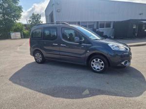 Grey Peugeot Partner 2015 in Ukmerge, with an engine capacity of 1.56 L and mileage of 200 thousand km for 4950 €, photo 5 on AUTOMOTO.COM.LV