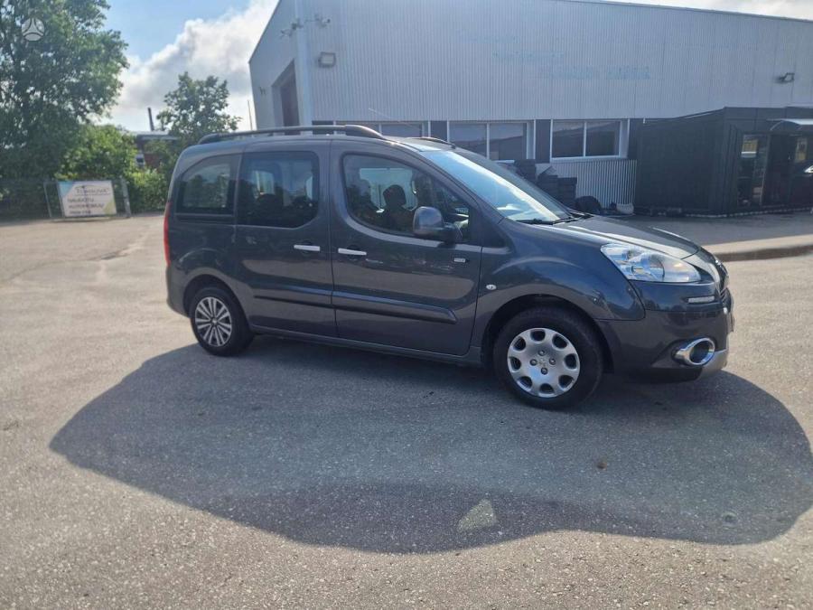 Grey Peugeot Partner 2015 in Ukmerge, with an engine capacity of 1.56 L and mileage of 200 thousand km for 4950 €, photo 5 on AUTOMOTO.COM.LV