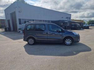 Grey Peugeot Partner 2015 in Ukmerge, with an engine capacity of 1.56 L and mileage of 200 thousand km for 4950 €, photo 6 on AUTOMOTO.COM.LV
