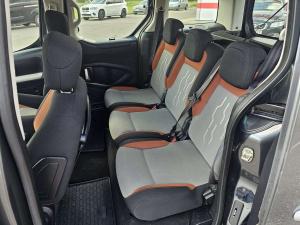 Pelēks Peugeot Partner 2015 Ukmergė, ar dzinēja tilpumu 1.56 L un nobraukumu 223 tūkst. km par 4700 €, foto 5 vietnē AUTOMOTO.COM.LV