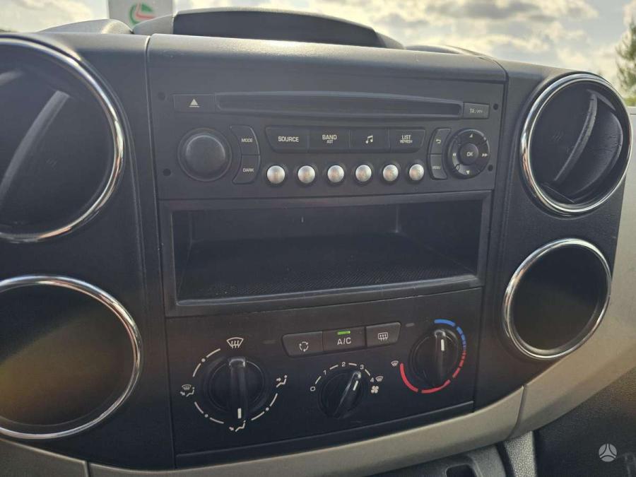 Pelēks Peugeot Partner 2015 Ukmergė, ar dzinēja tilpumu 1.56 L un nobraukumu 223 tūkst. km par 4700 €, foto 14 vietnē AUTOMOTO.COM.LV