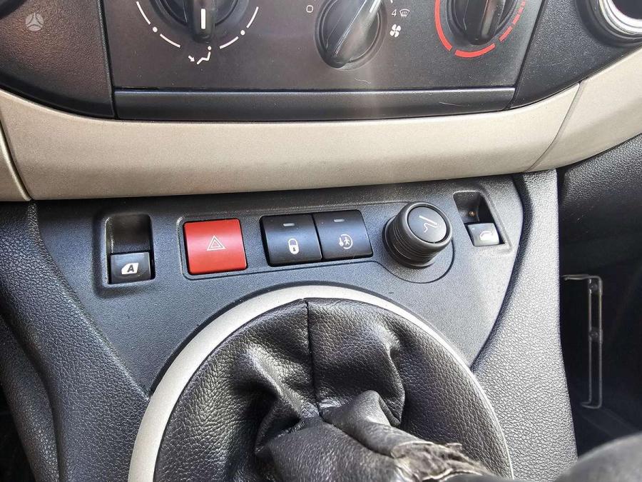 Pelēks Peugeot Partner 2015 Ukmergė, ar dzinēja tilpumu 1.56 L un nobraukumu 223 tūkst. km par 4700 €, foto 15 vietnē AUTOMOTO.COM.LV