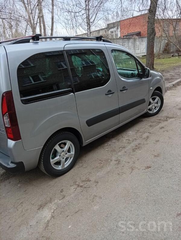 Grey Peugeot Partner 2015 in Riga, with an engine capacity of 1.60 L and mileage of 0 thousand km for 4500 €, photo 5 on AUTOMOTO.COM.LV