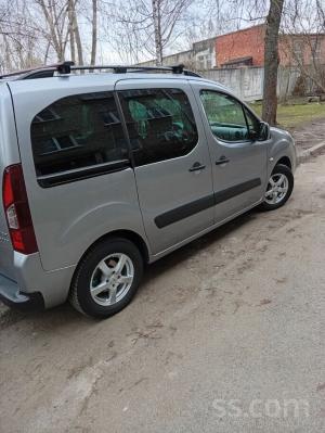 Grey Peugeot Partner 2015 in Riga, with an engine capacity of 1.60 L and mileage of 0 thousand km for 4500 €, photo 5 on AUTOMOTO.COM.LV