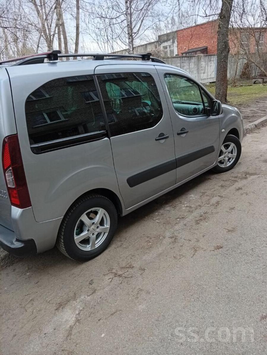 Grey Peugeot Partner 2015 in Riga, with an engine capacity of 1.60 L and mileage of 0 thousand km for 4500 €, photo 5 on AUTOMOTO.COM.LV