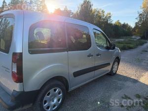 Grey Peugeot Partner 2015 in Daugavpils, with an engine capacity of 1.60 L and mileage of 285 thousand km for 3650 €, photo 3 on AUTOMOTO.COM.LV